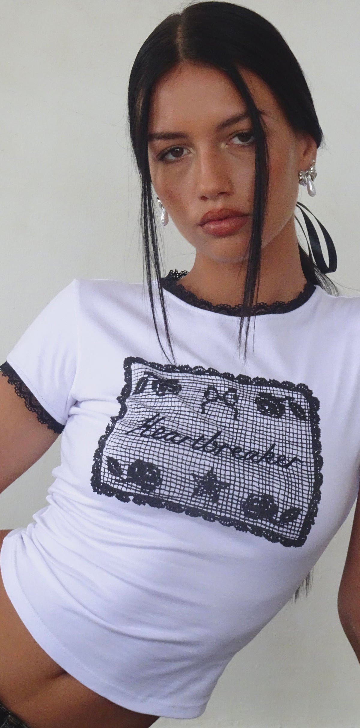 White Baby Tee with Heartbreaker Motif | Zyzy – motelrocks-com-us