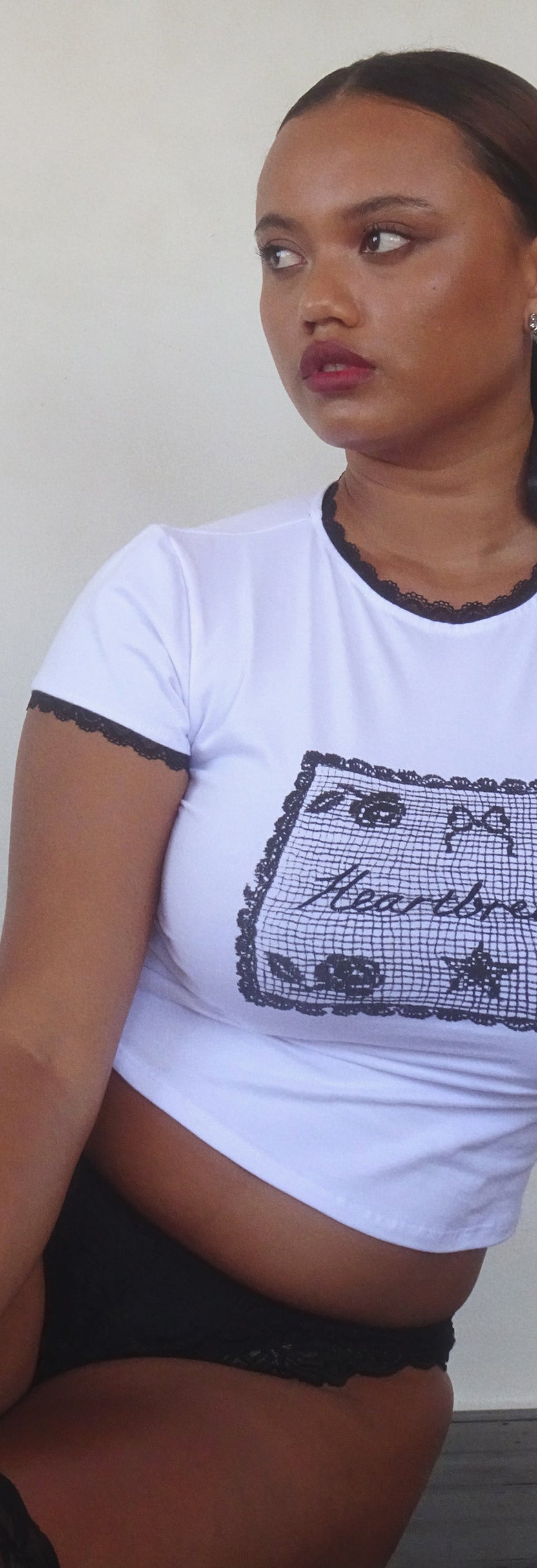 White Baby Tee with Heartbreaker Motif | Zyzy – motelrocks-com-us