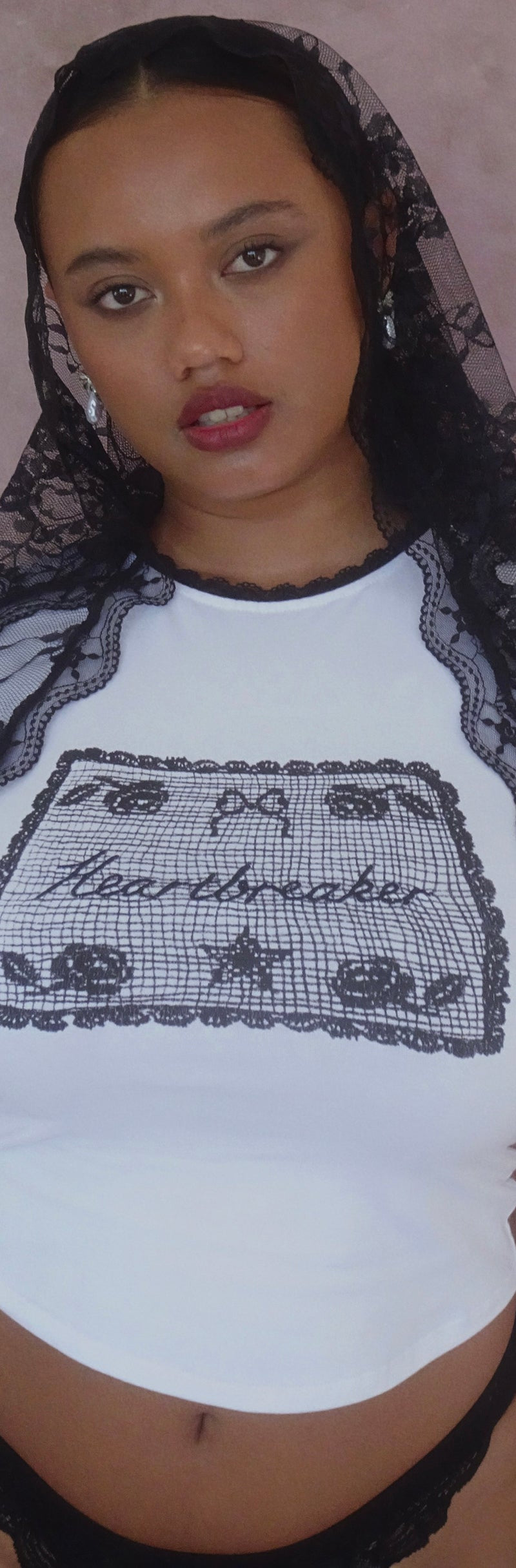 White Baby Tee with Heartbreaker Motif | Zyzy – motelrocks-com-us